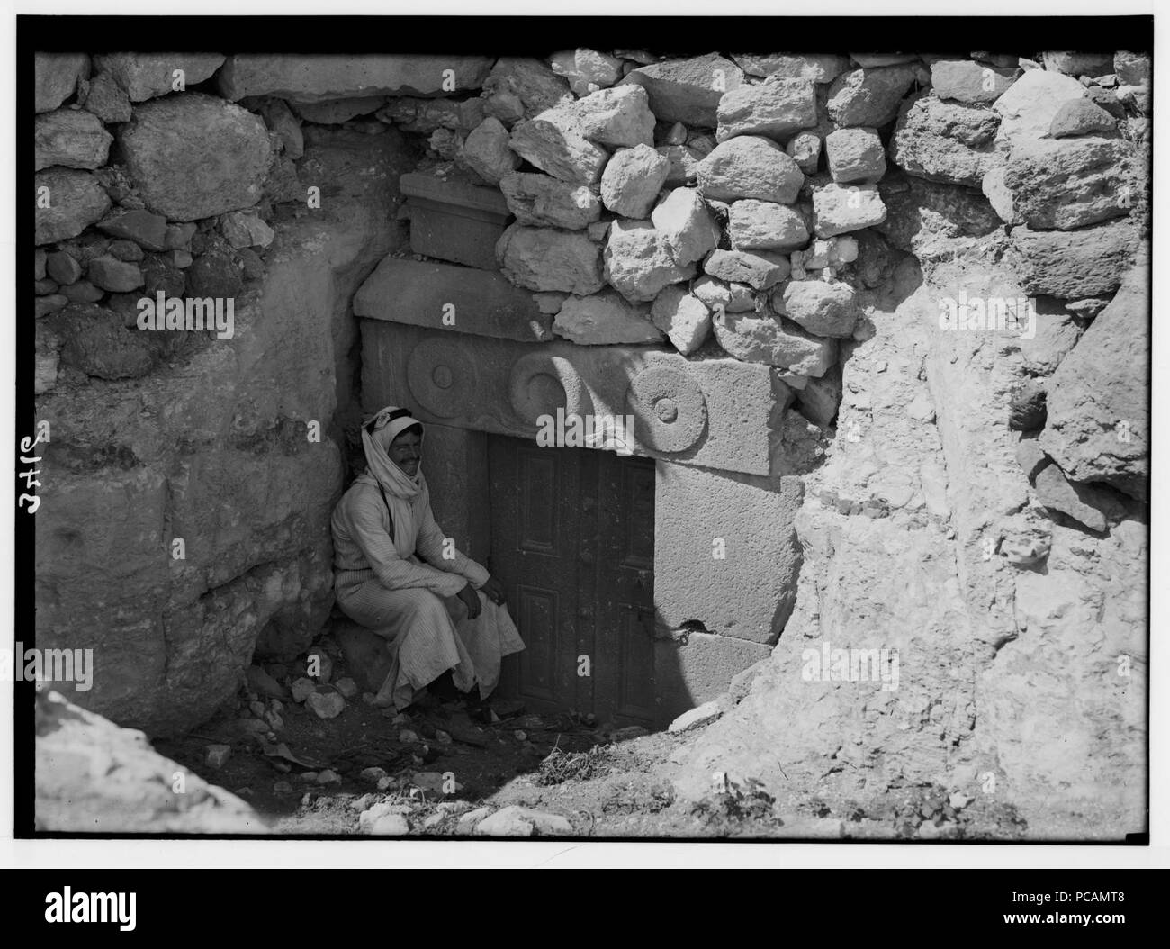 Carved lintel hi-res stock photography and images - Alamy