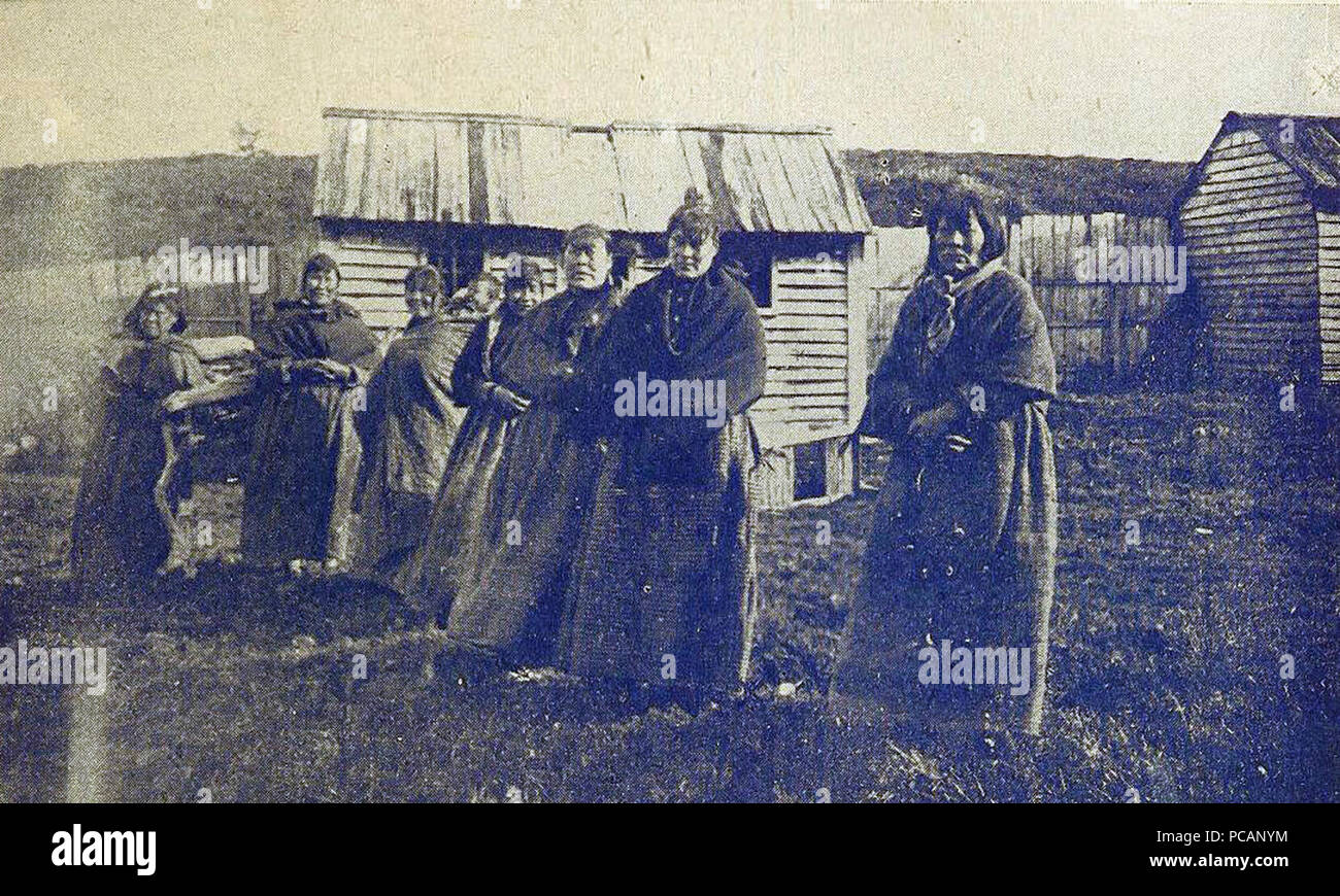 Alacalufe en isla Dawson- 1940 Stock Photo - Alamy