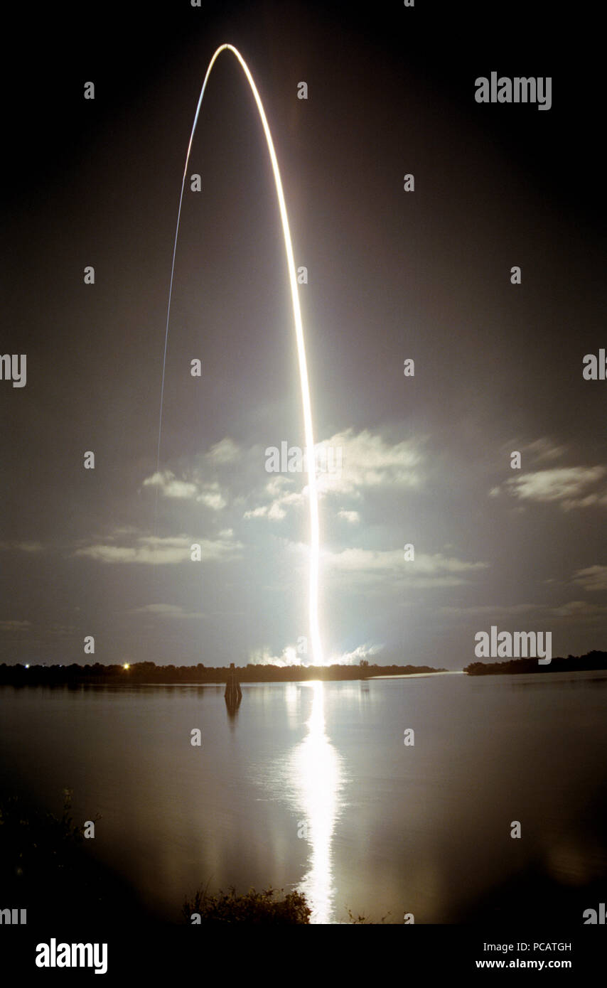 Space Shuttle Endeavour Launch November 23, 2002 Stock Photo - Alamy