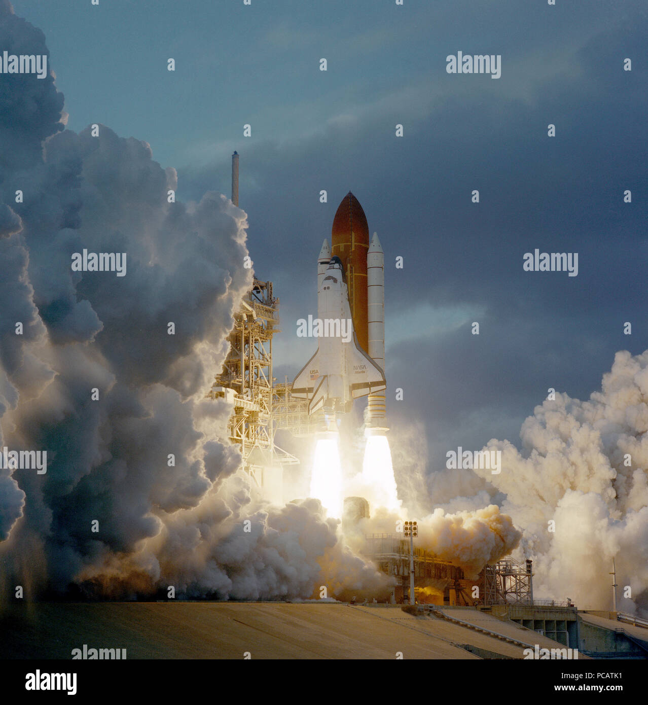 Space Shuttle Atlantis lifts off from the Kennedy Space Center November ...