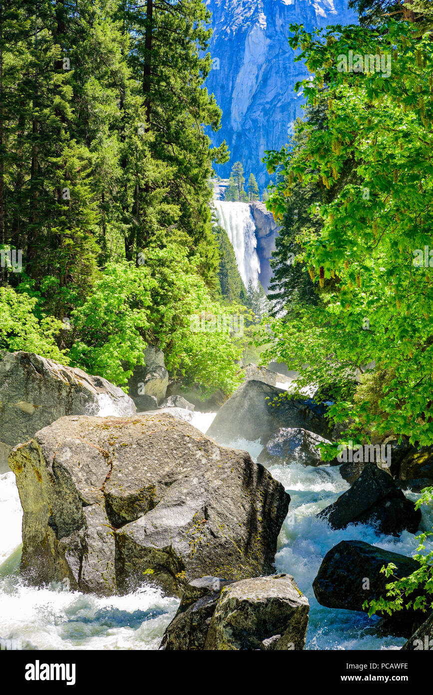 Vernal falls merced river rapids hi-res stock photography and images ...