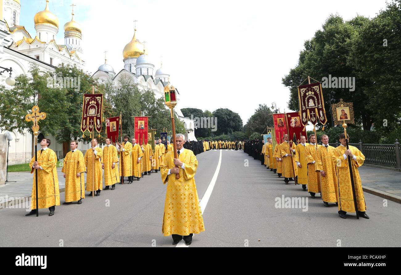 Orthodox procession in moscow kremlin hi-res stock photography and ...