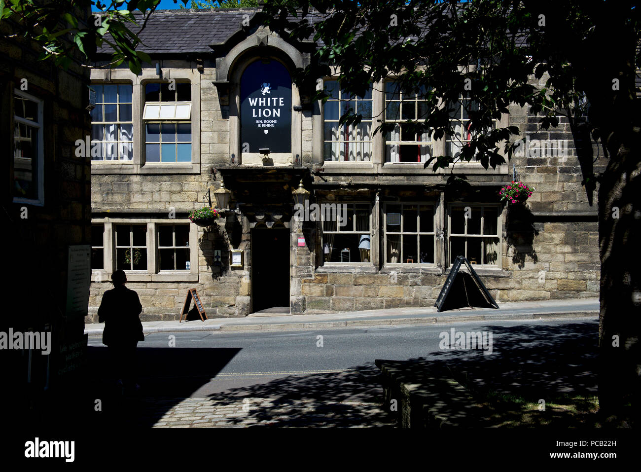 White lion inn yorkshire hi-res stock photography and images - Alamy