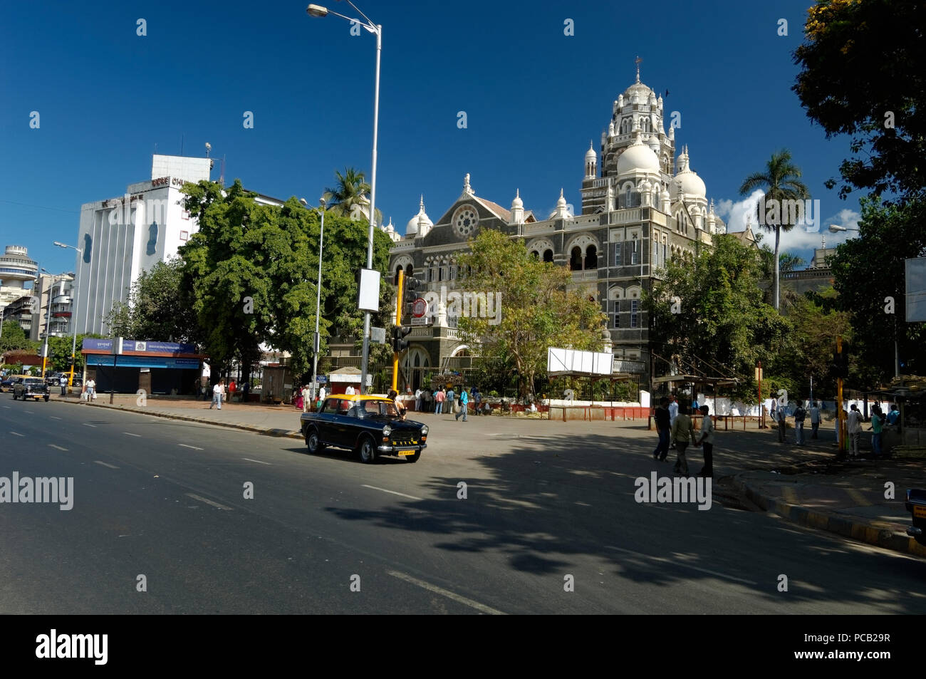 Churchgate station and western railway headquarter building Mumbai ...