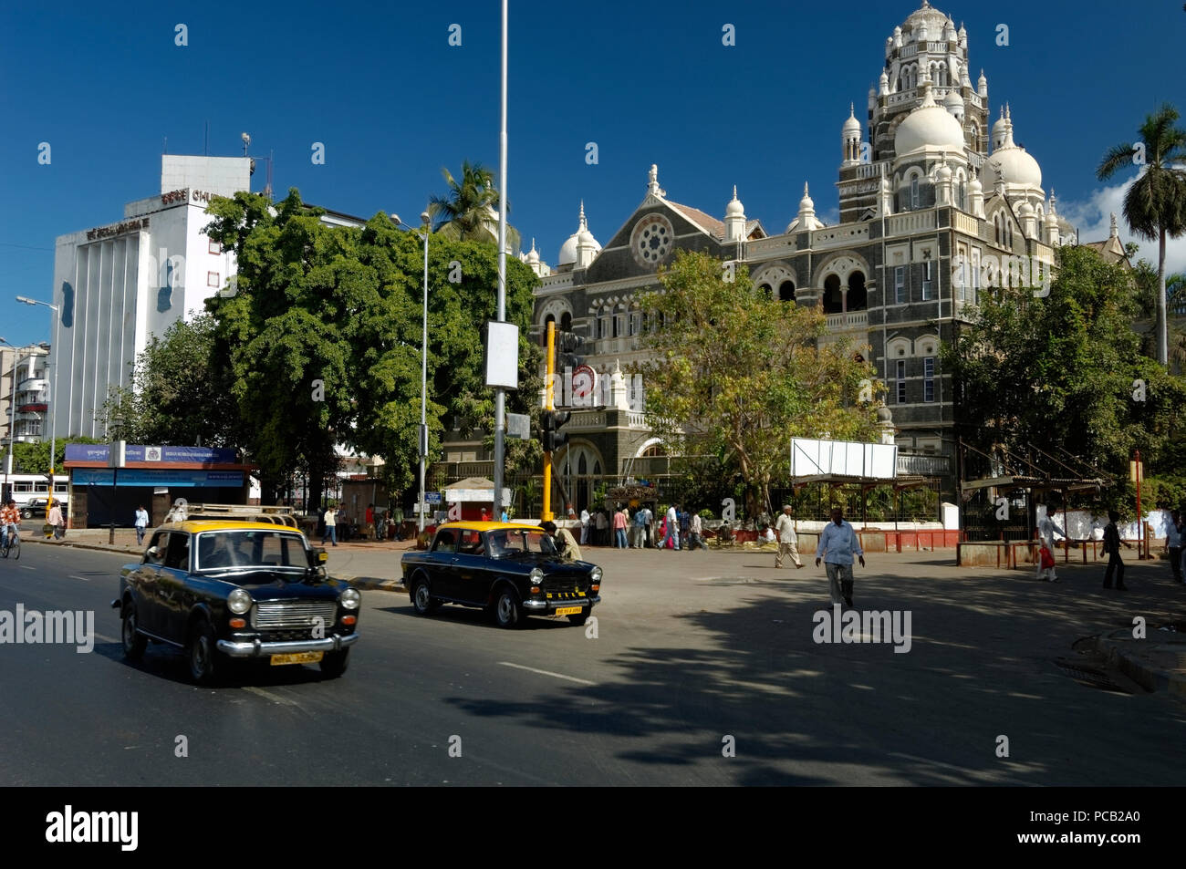 Mumbai india asian churchgate railway hi-res stock photography and ...