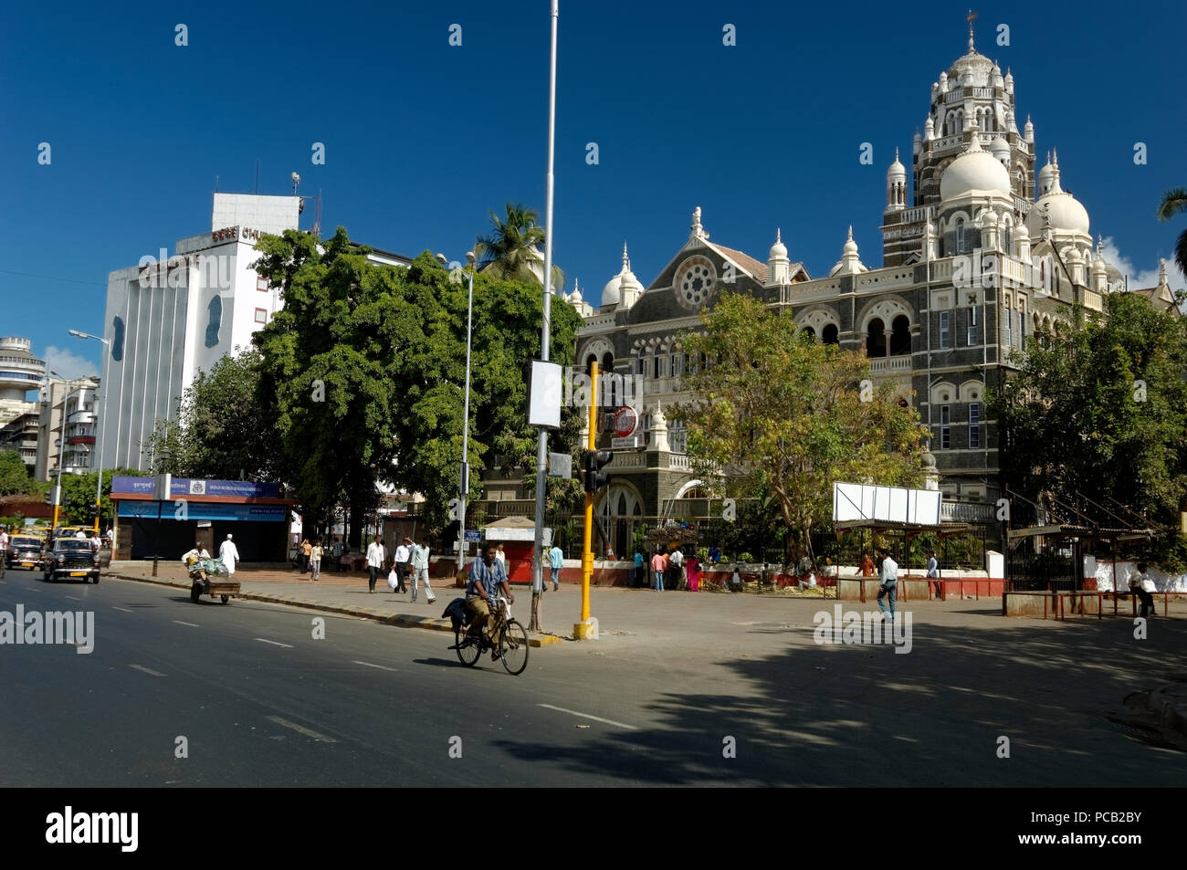 Western railway churchgate mumbai hi-res stock photography and images ...