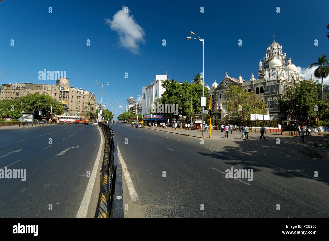 Churchgate station and western railway headquarter building Mumbai ...