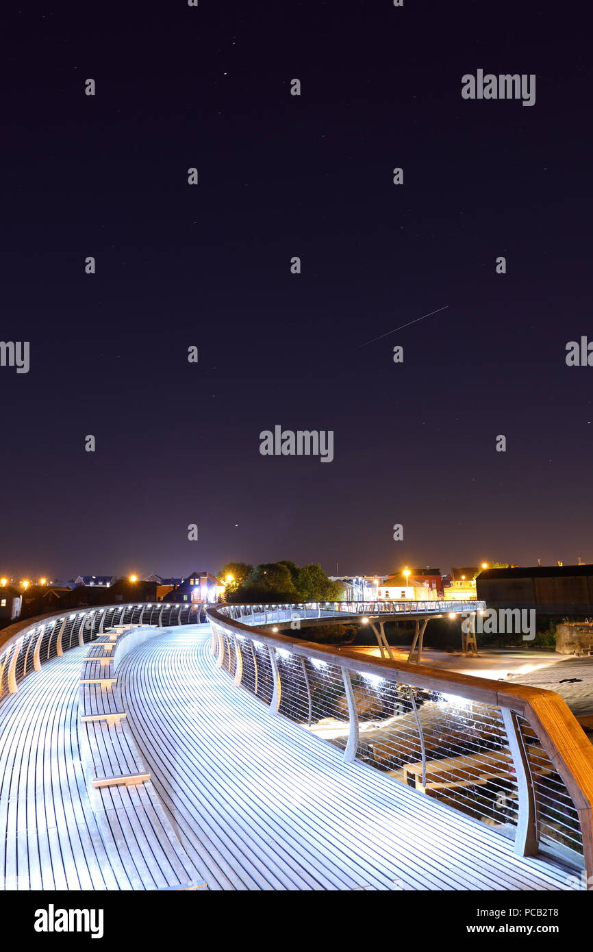 The Millennium Bridge over the River Aire in Castleford at night Stock ...