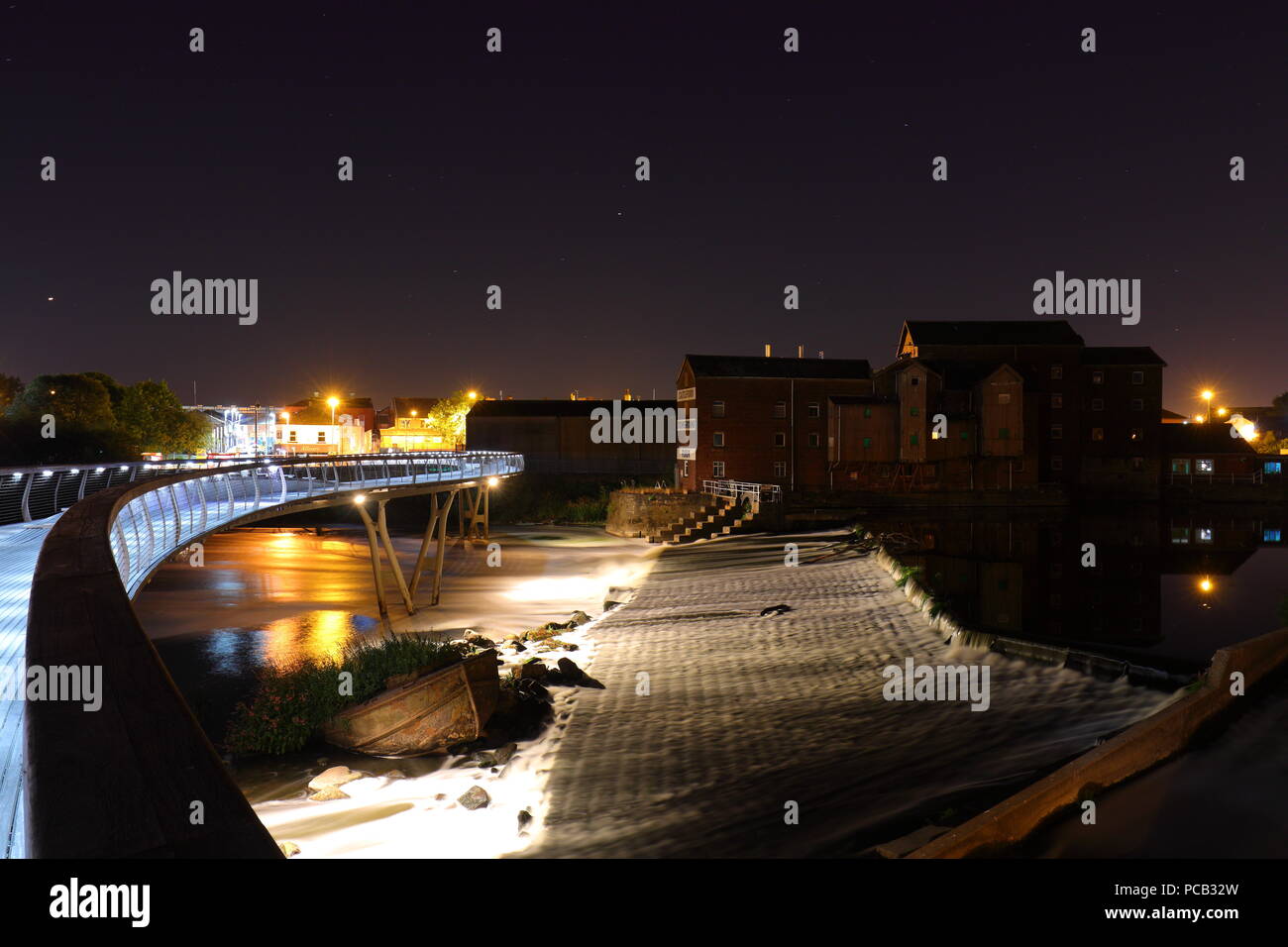 The Millennium Bridge over the River Aire in Castleford at night Stock ...