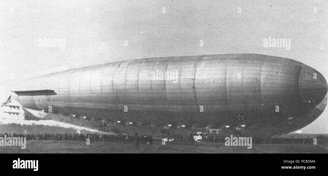 Airship Roma First Test Flight Stock Photo - Alamy