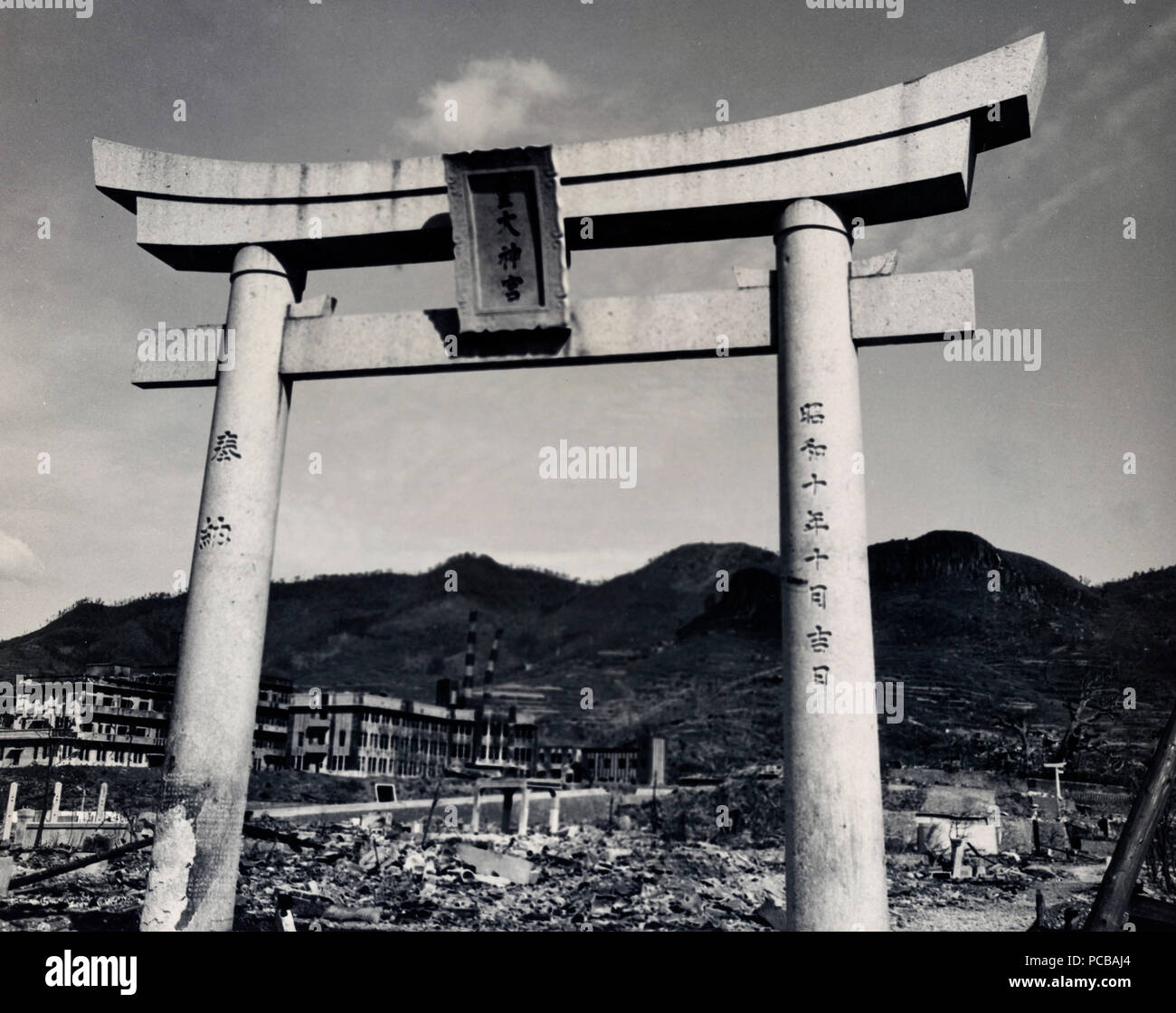 Nagasaki shinto shrine after bombing hi-res stock photography and ...