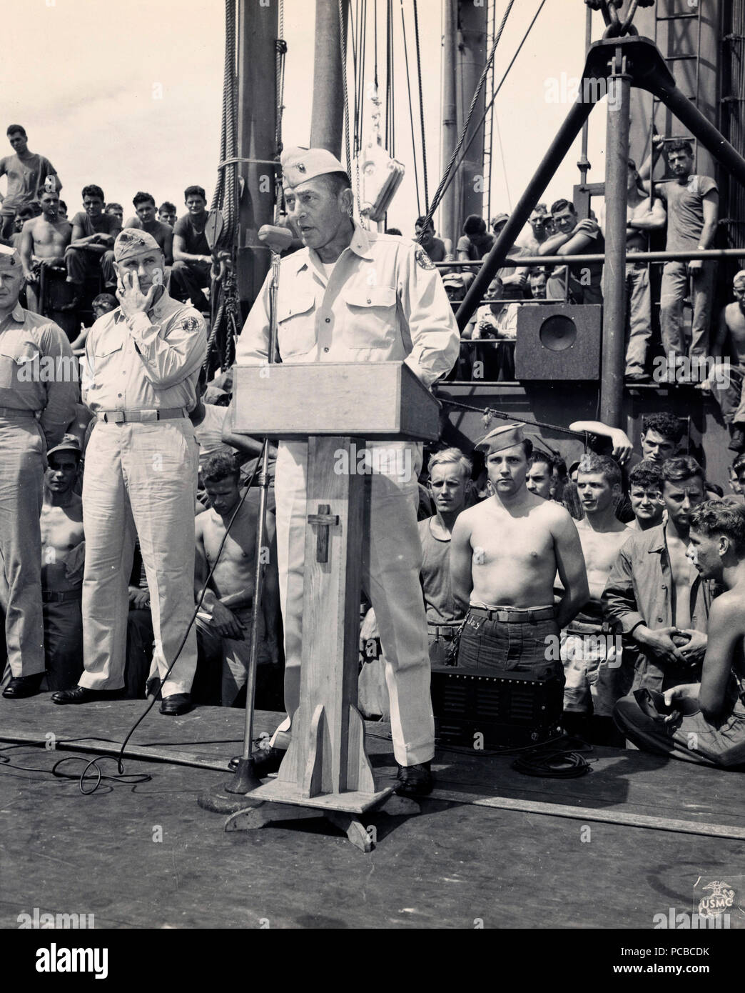 Fourth Marines are briefed for the final beachhead by Marine Brig ...
