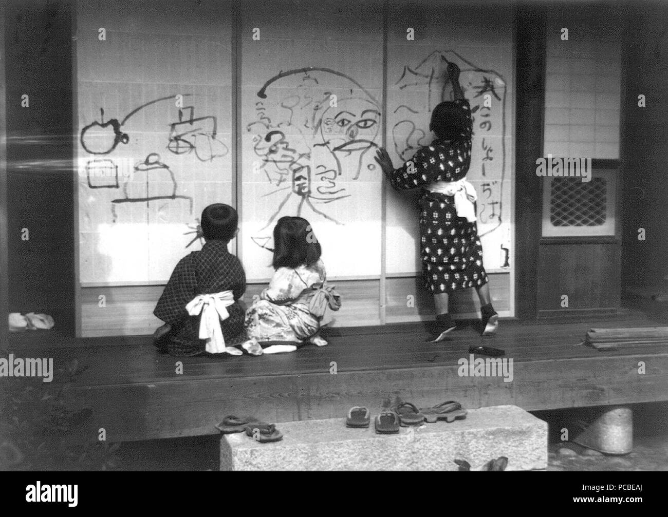 Early 1900s children drawing hi-res stock photography and images - Alamy