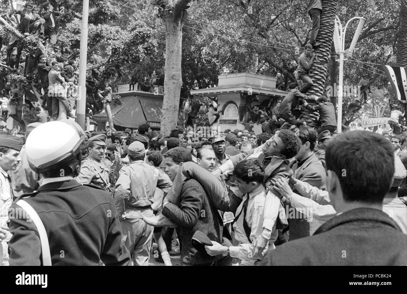 Civilian crowd hi-res stock photography and images - Alamy