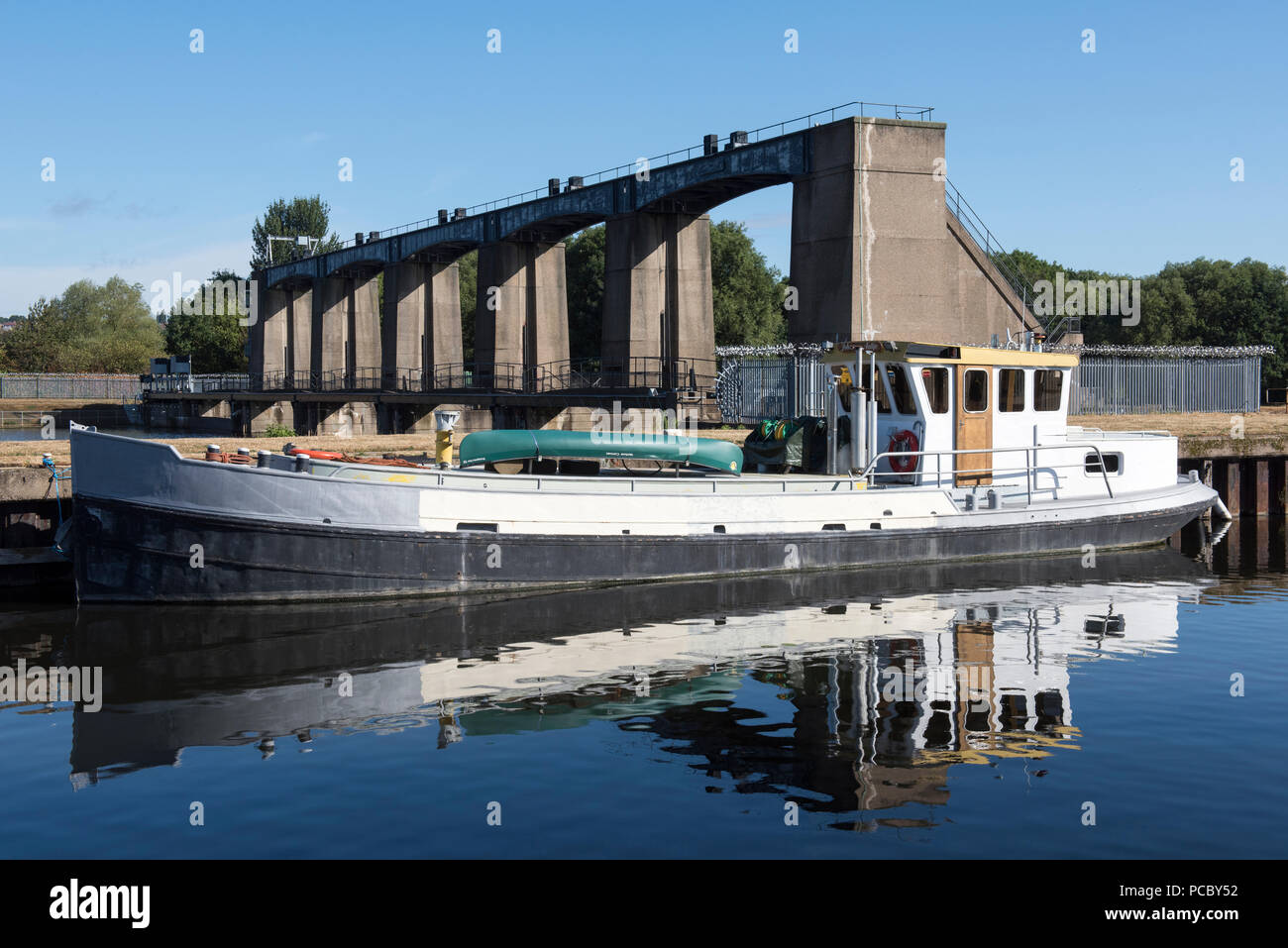 Colwick Sluice Gates on the River Trent in Nottingham, Nottinghamshire ...