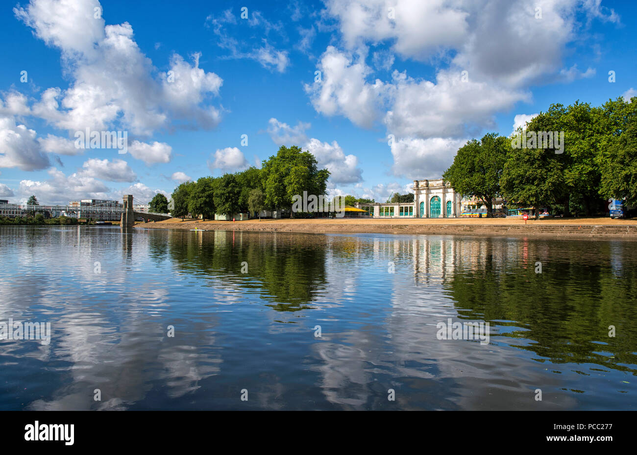 Sunny Summer Day at Victoria Embankment and the War Memorial in ...