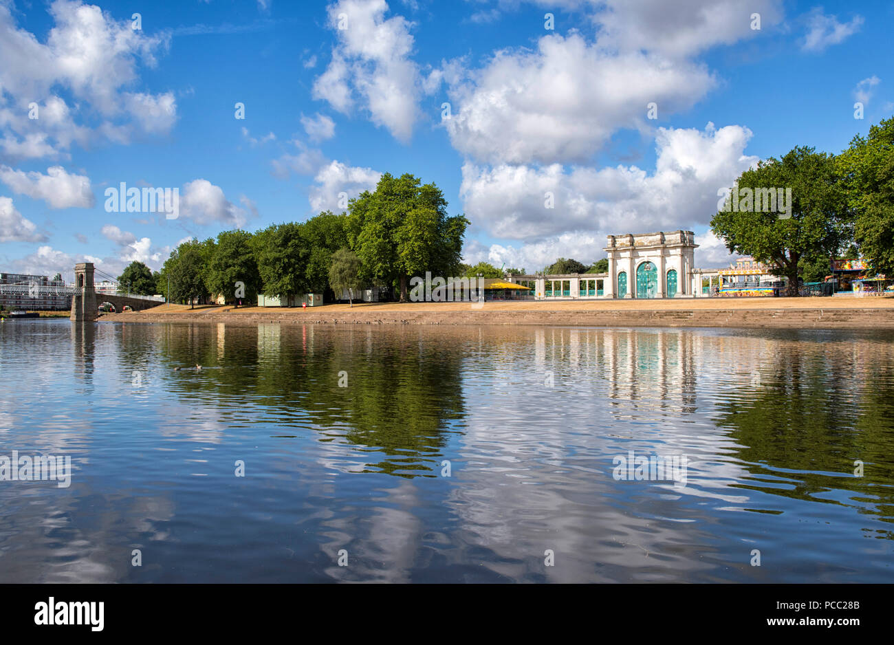 Sunny Summer Day at Victoria Embankment and the War Memorial in ...
