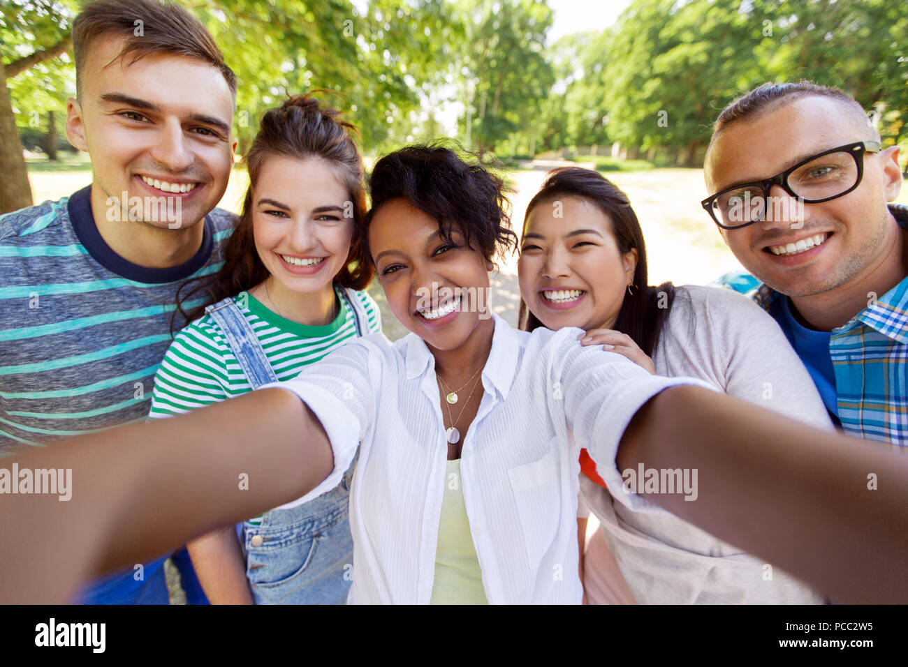 Group selfie wide hi-res stock photography and images - Alamy