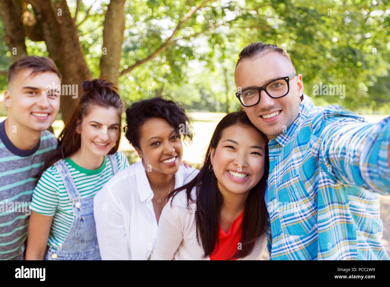 Group selfie wide hi-res stock photography and images - Alamy