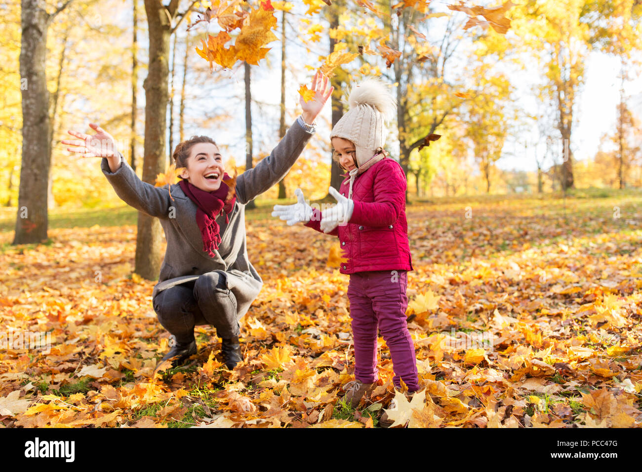 Child playing with leaf hi-res stock photography and images - Alamy