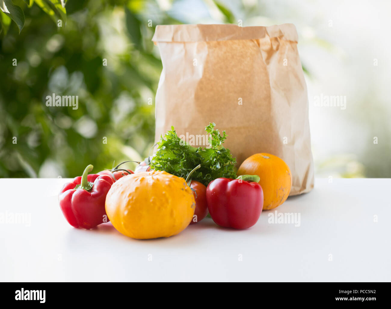 Paper bag vegetable food hi-res stock photography and images - Alamy