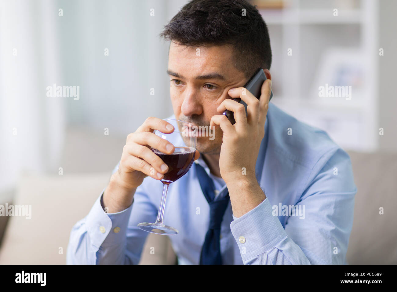 Drunk man mobile phone hi-res stock photography and images - Alamy