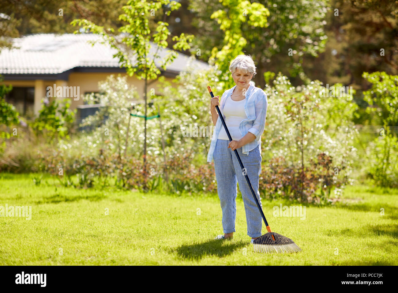 Rake for the garden hi-res stock photography and images - Alamy