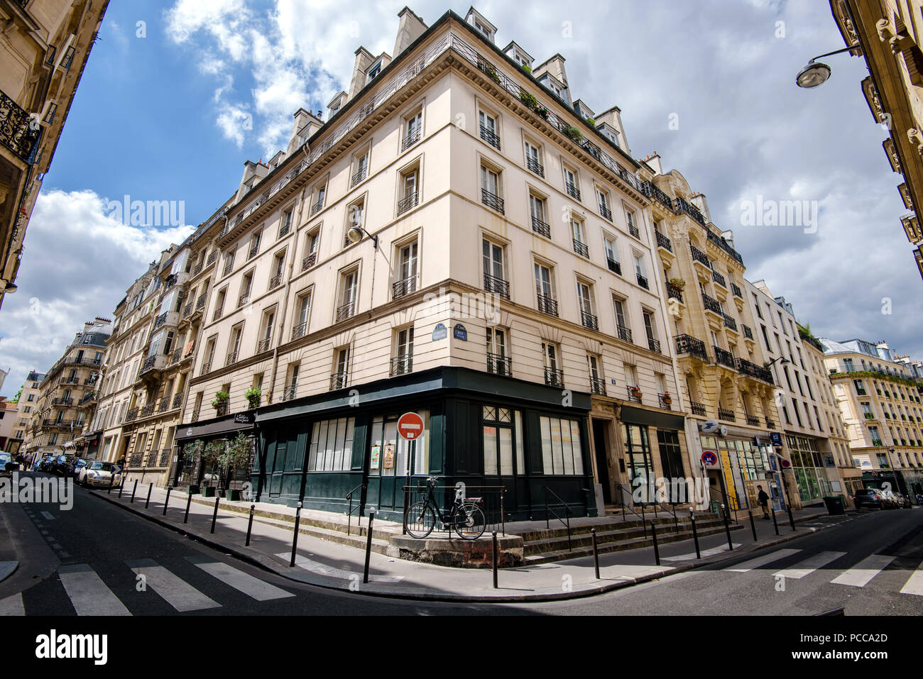 Old Parisian House Facade Stock Photo - Alamy