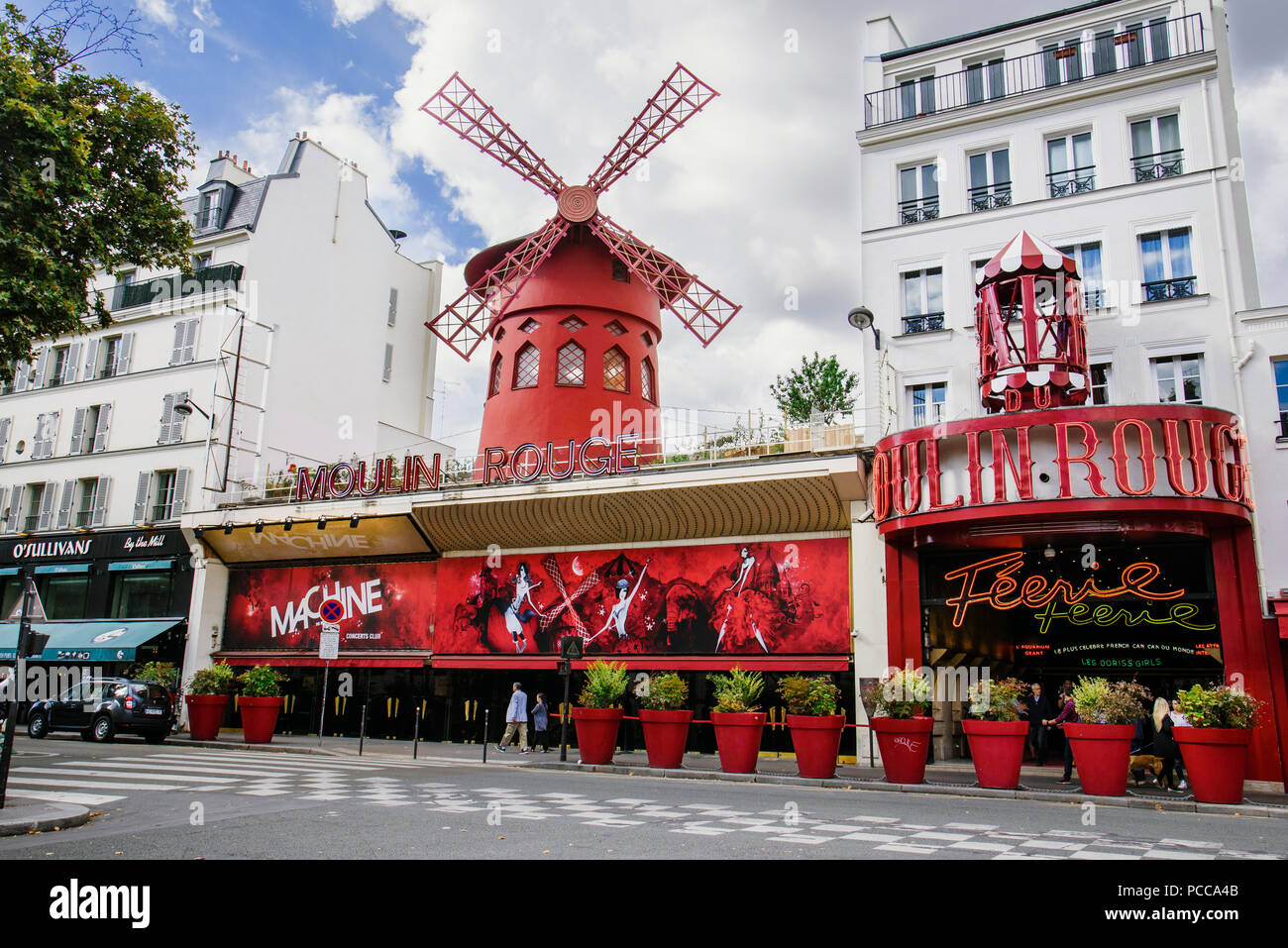 Moulin rouge cabaret hi-res stock photography and images - Alamy