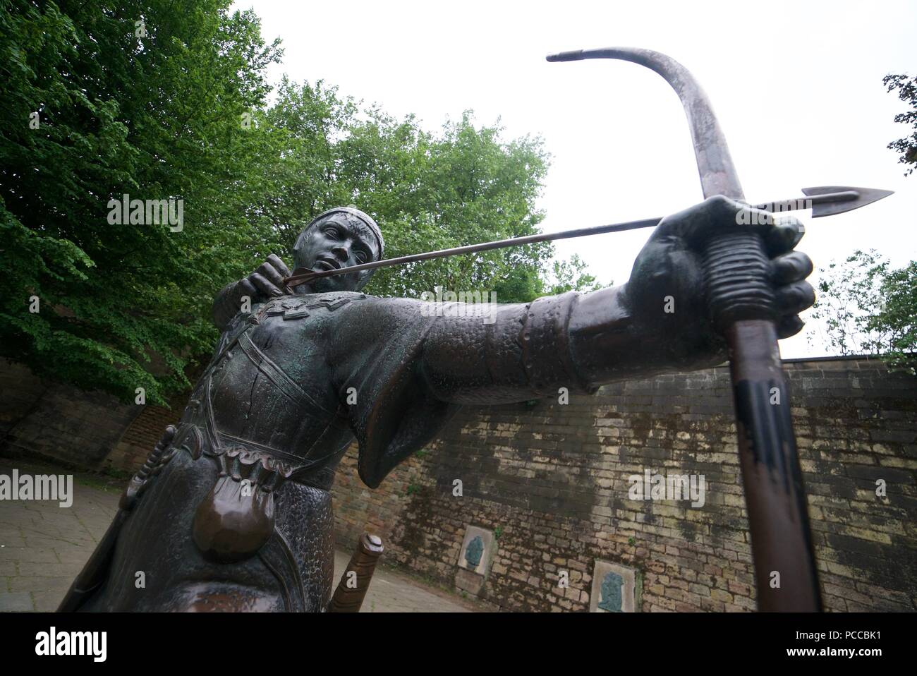 The Robin Hood statue in Nottingham City Centre (Castle Road ...