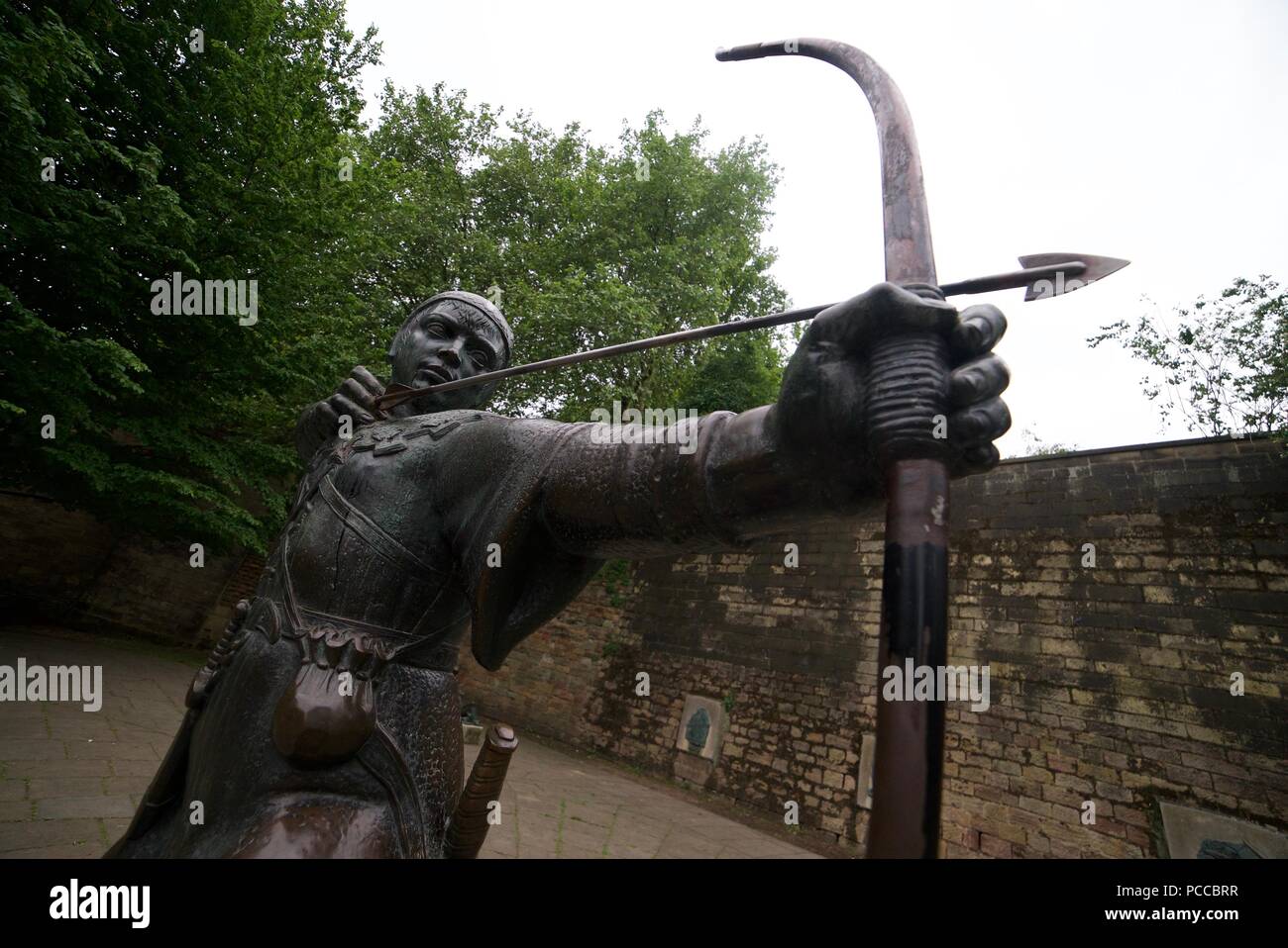 The Robin Hood statue in Nottingham City Centre (Castle Road ...