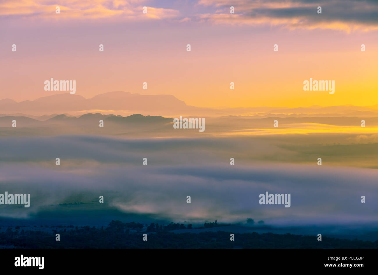 Sunset over the flinders ranges hi-res stock photography and images - Alamy
