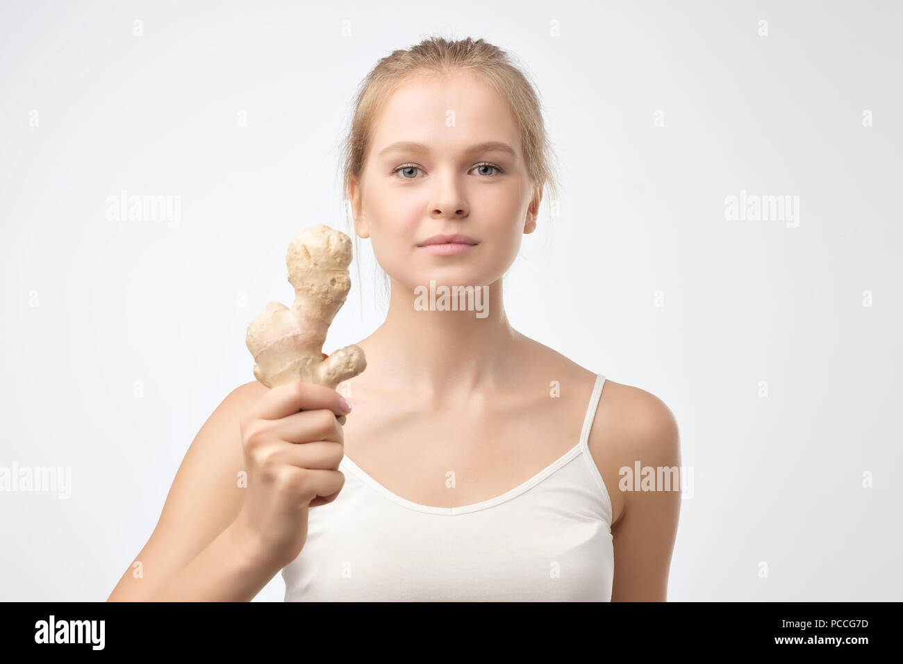 Woman hand holding ginger root hi-res stock photography and images - Alamy