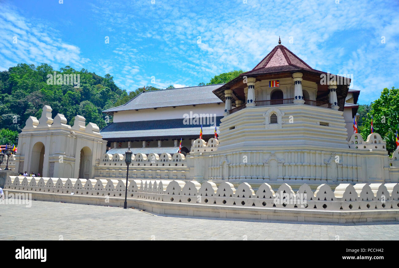 Temple of the Tooth, Kandy, Sri Lanka Stock Photo - Alamy