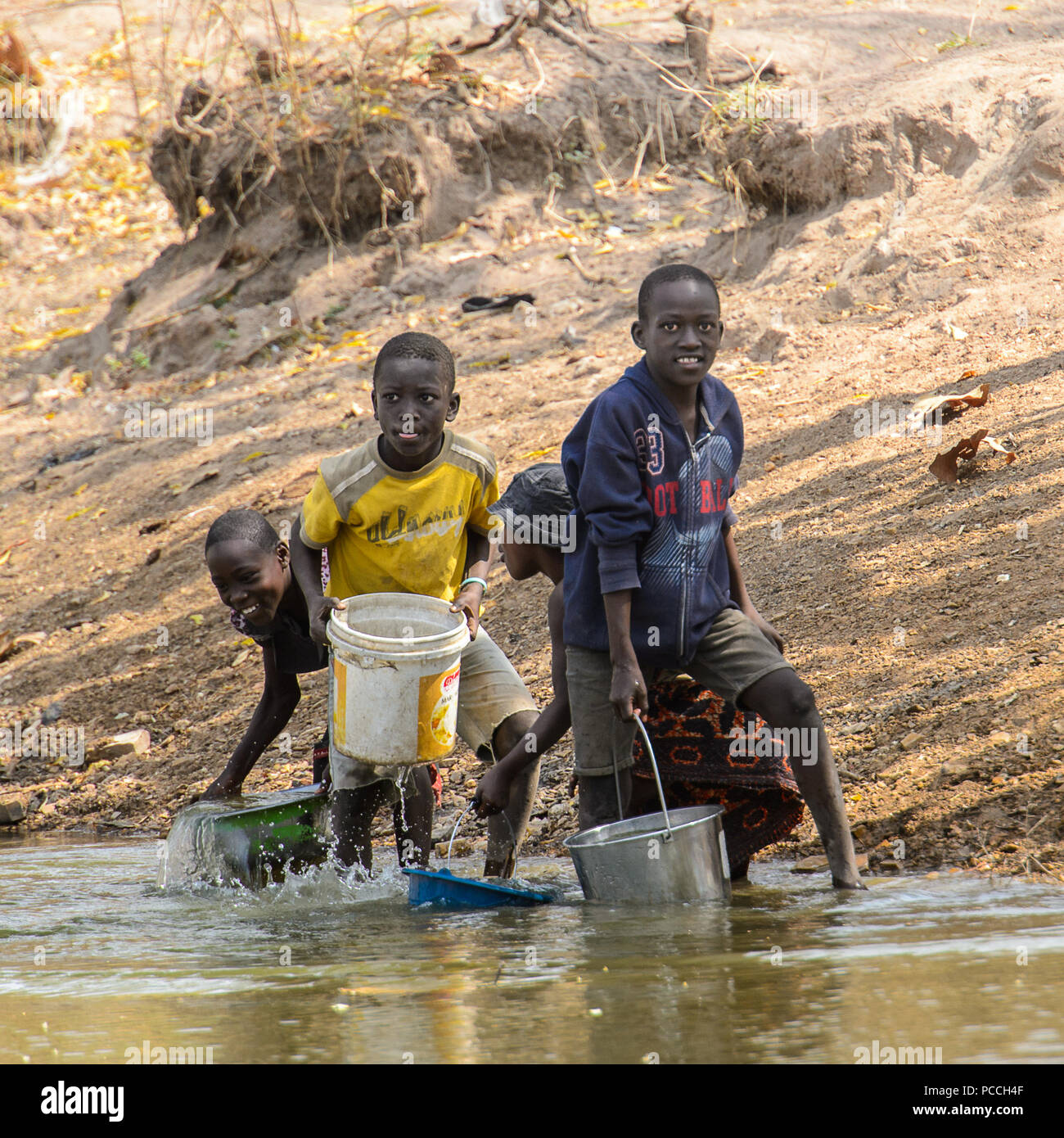 Mali Children Water Stock Photos & Mali Children Water Stock Images - Alamy