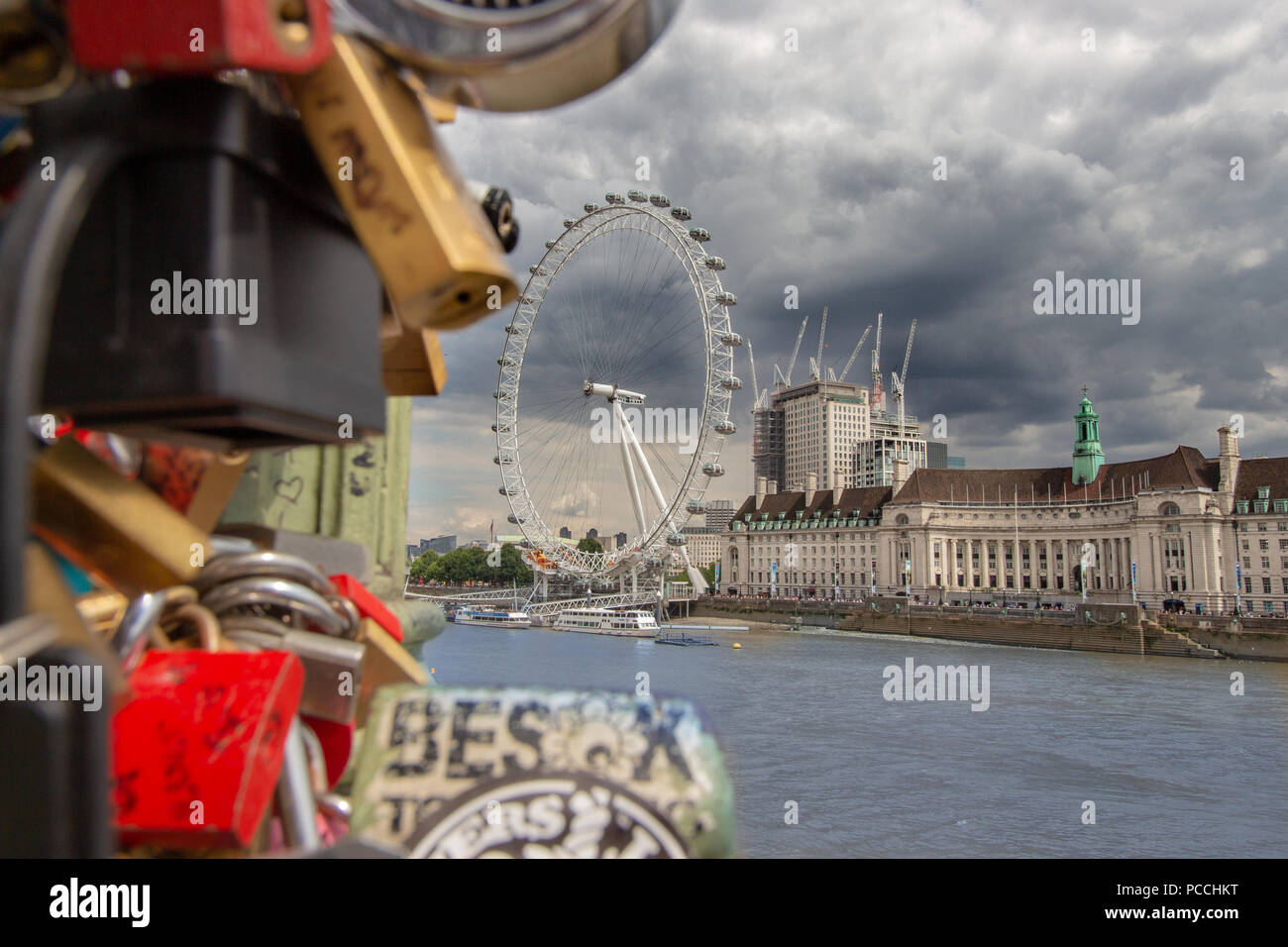 Dark clouds westminster hi-res stock photography and images - Alamy