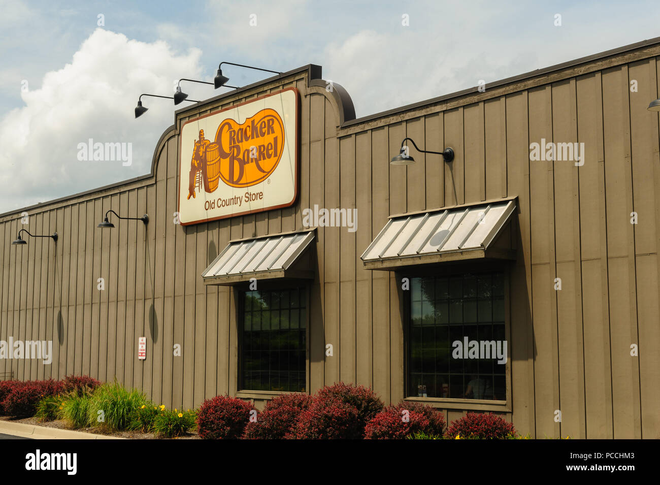 Cracker Barrel Old Country Store Stock Photo - Alamy