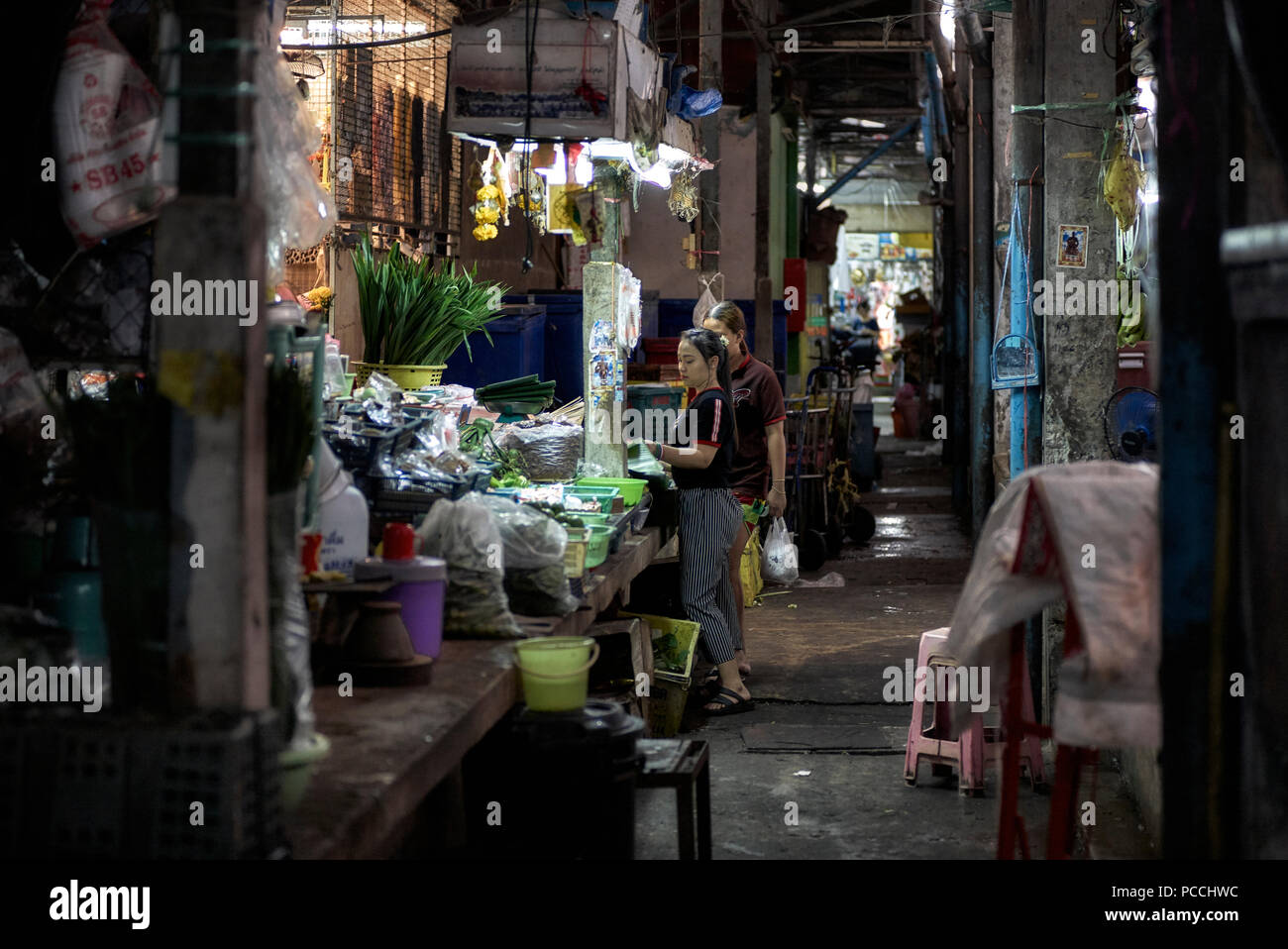 Back street indoor market hi-res stock photography and images - Alamy