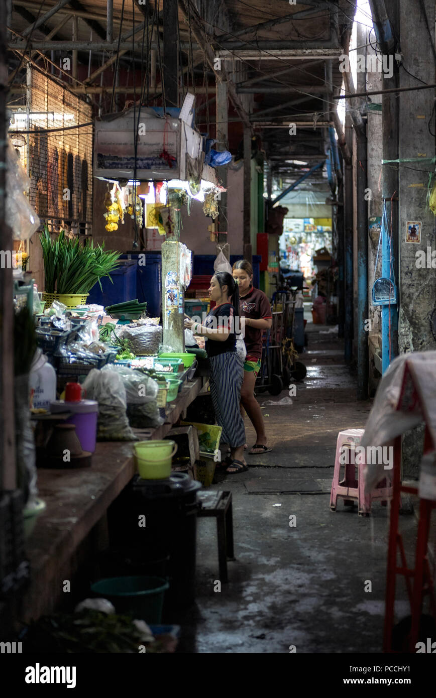 Thailand backstreet indoor market Stock Photo - Alamy