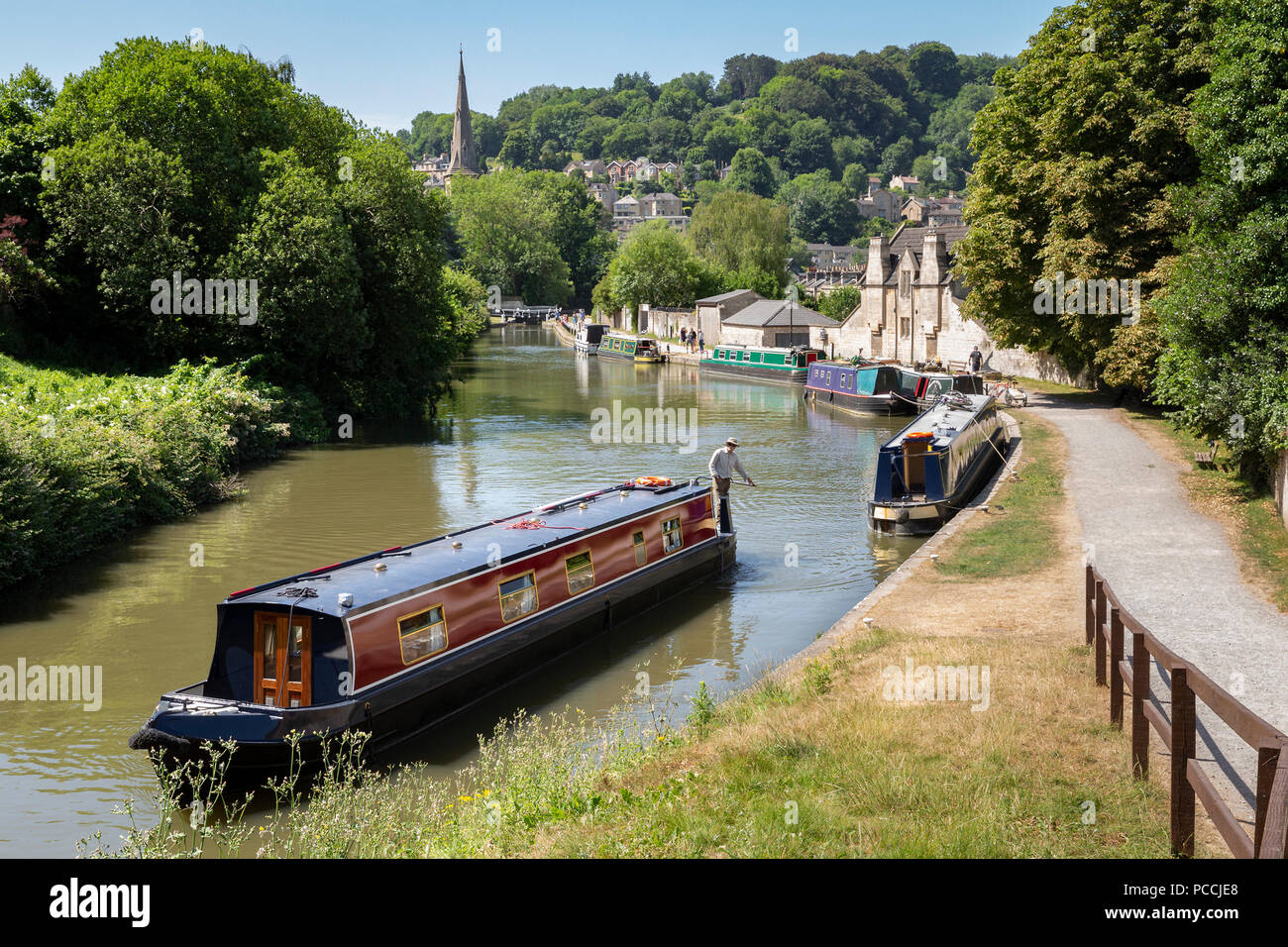 BATH, UK - JUNE 30, 2018 : Narrow Boats on the Kennet and Avon canal in ...
