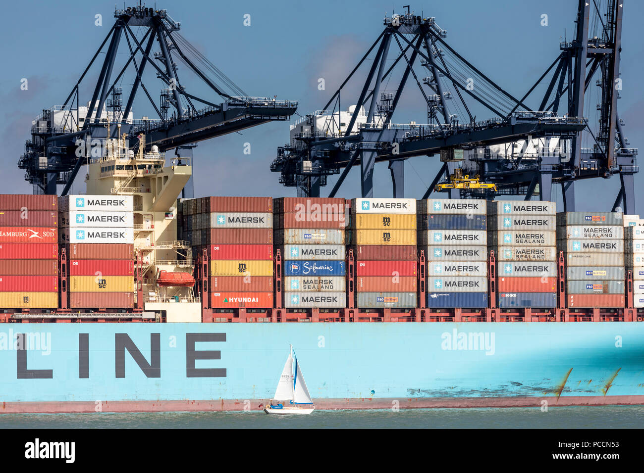 Freight containers hi-res stock photography and images - Alamy