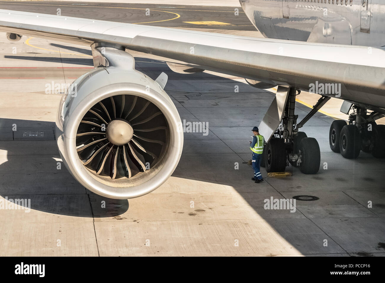 Boeing engine blades hi-res stock photography and images - Alamy