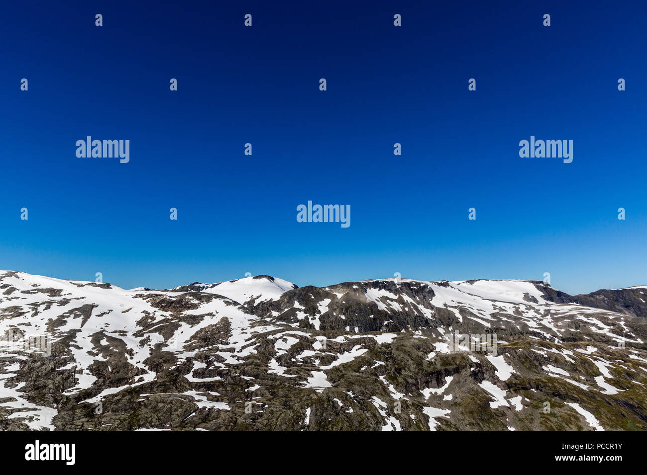 Snow mountains hi-res stock photography and images - Alamy