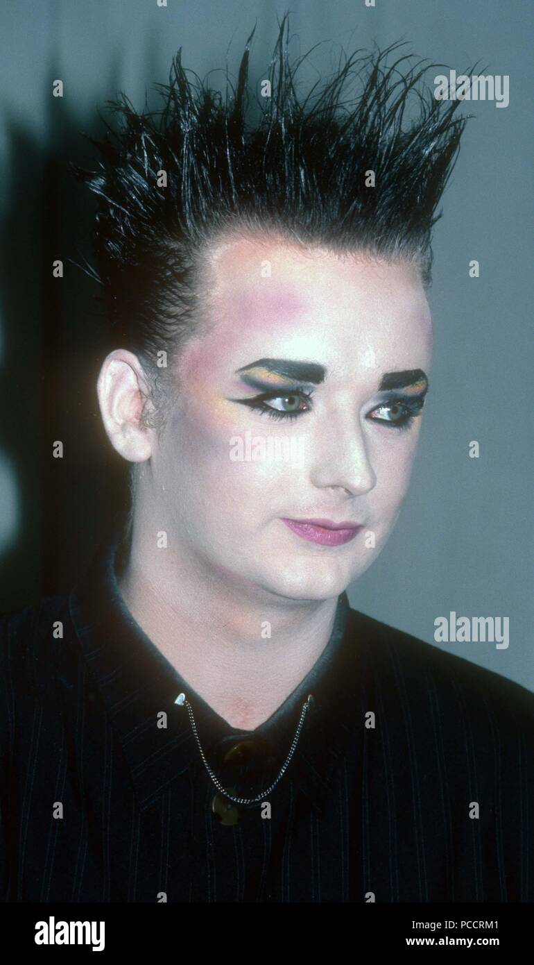 Boy george 1985 hi-res stock photography and images - Alamy