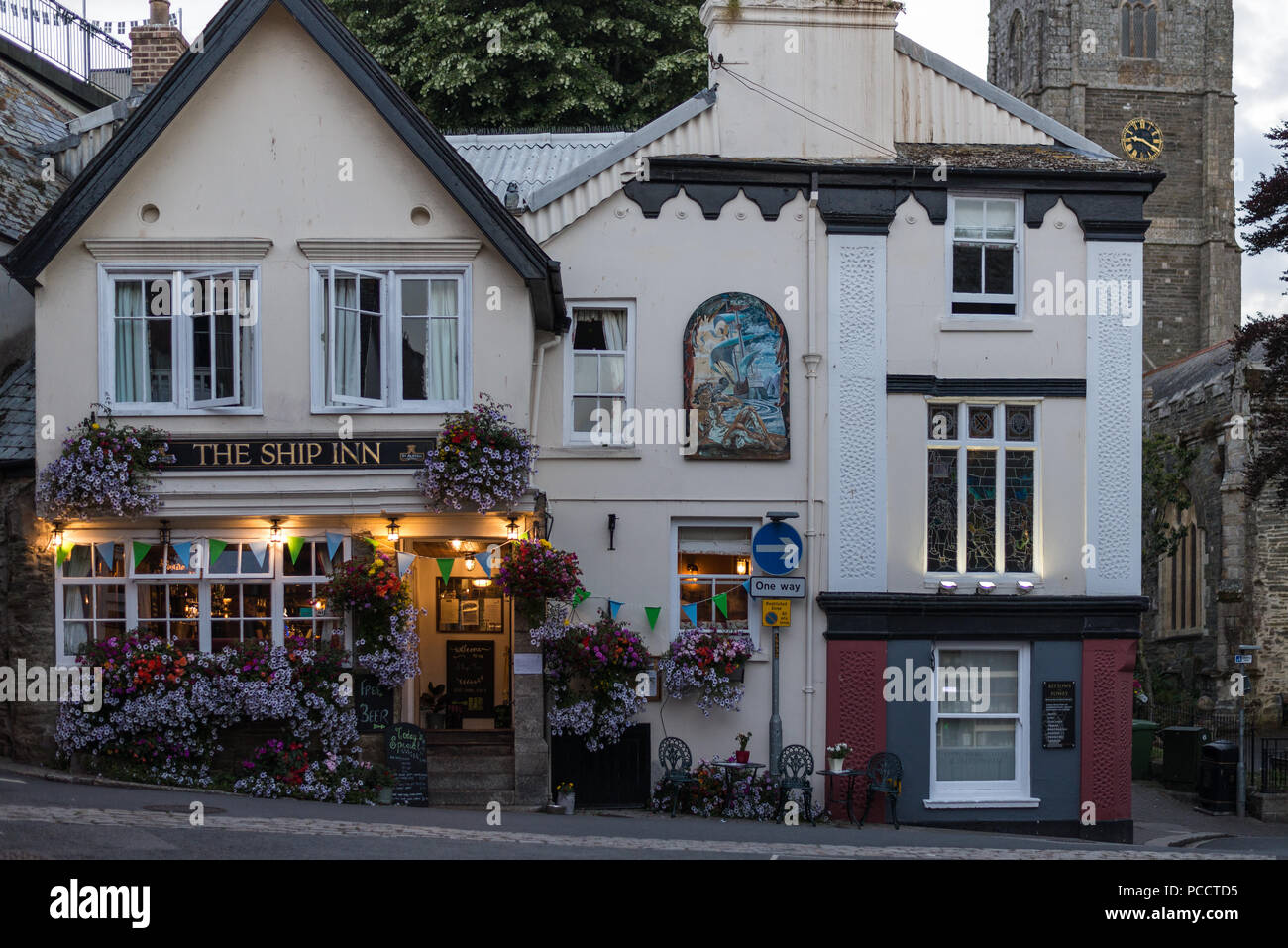Fowey_pub hi-res stock photography and images - Alamy