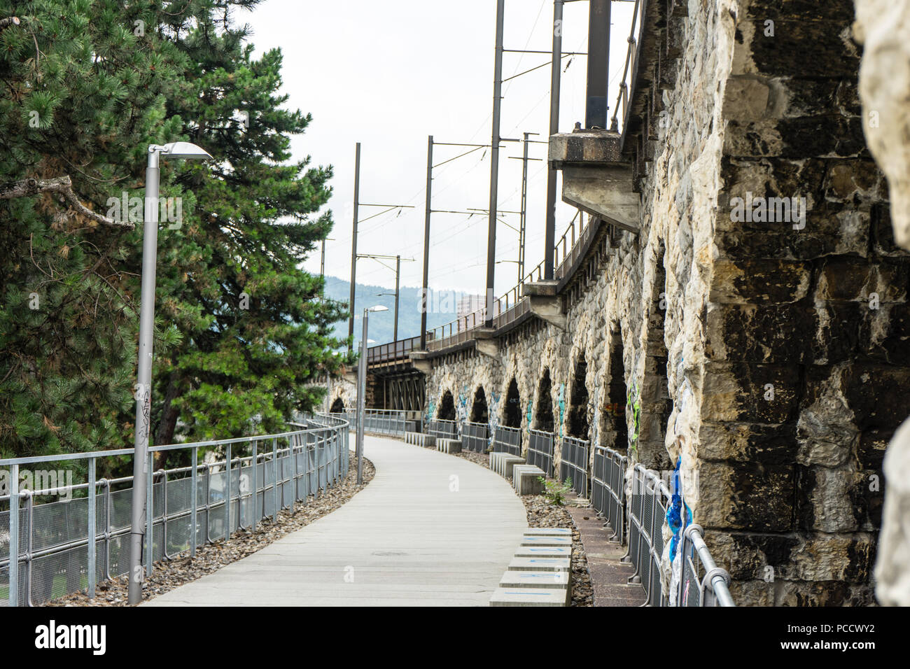 Next to rail viaduct hi-res stock photography and images - Alamy