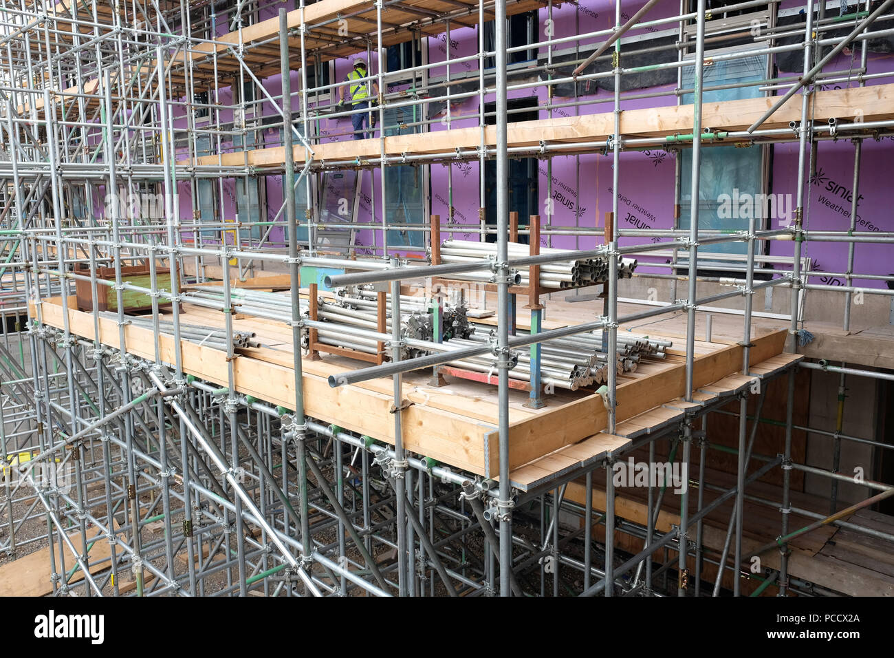 August 2018 - Scaffold loading platform to lift good and materials to ...