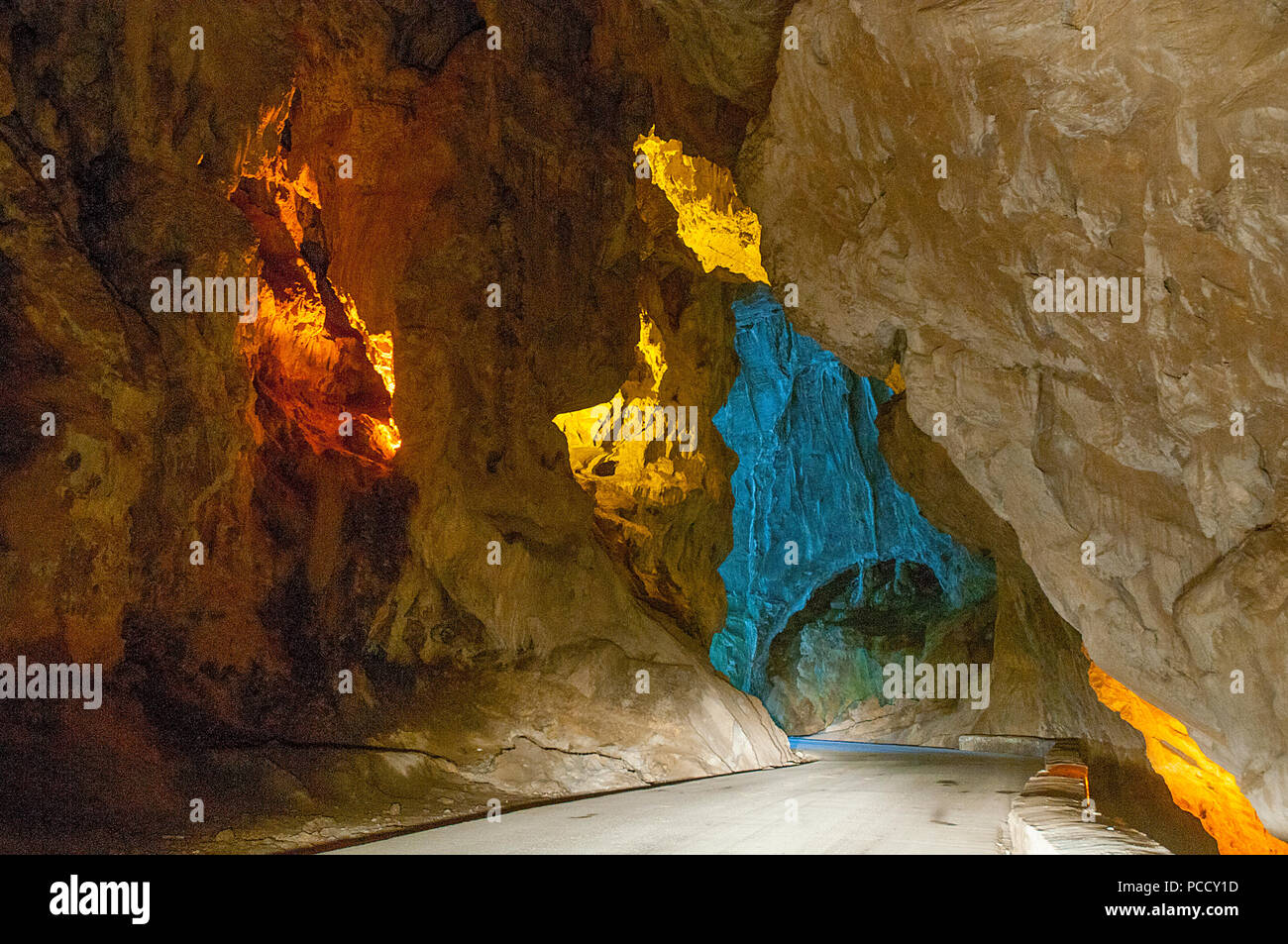 Caverna cueva hi-res stock photography and images - Alamy