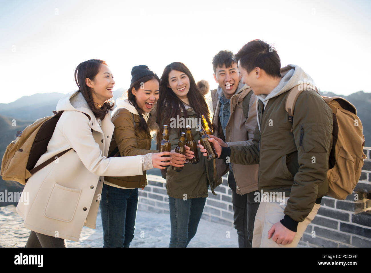 Happy young Chinese friends drinking beer on the Great Wall Stock Photo ...