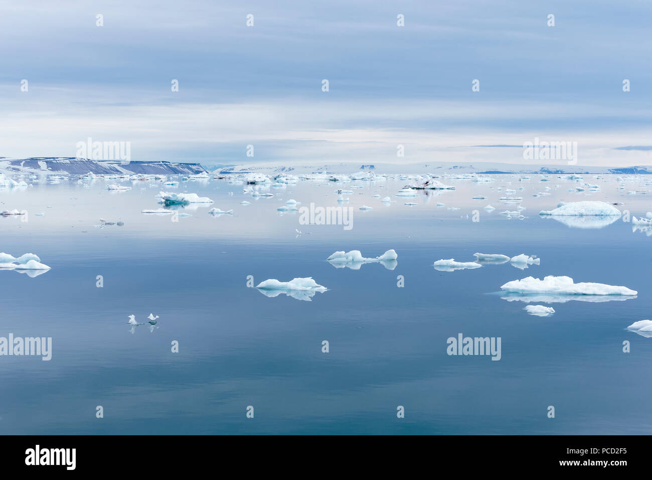 Svalbard coastal scene hi-res stock photography and images - Alamy